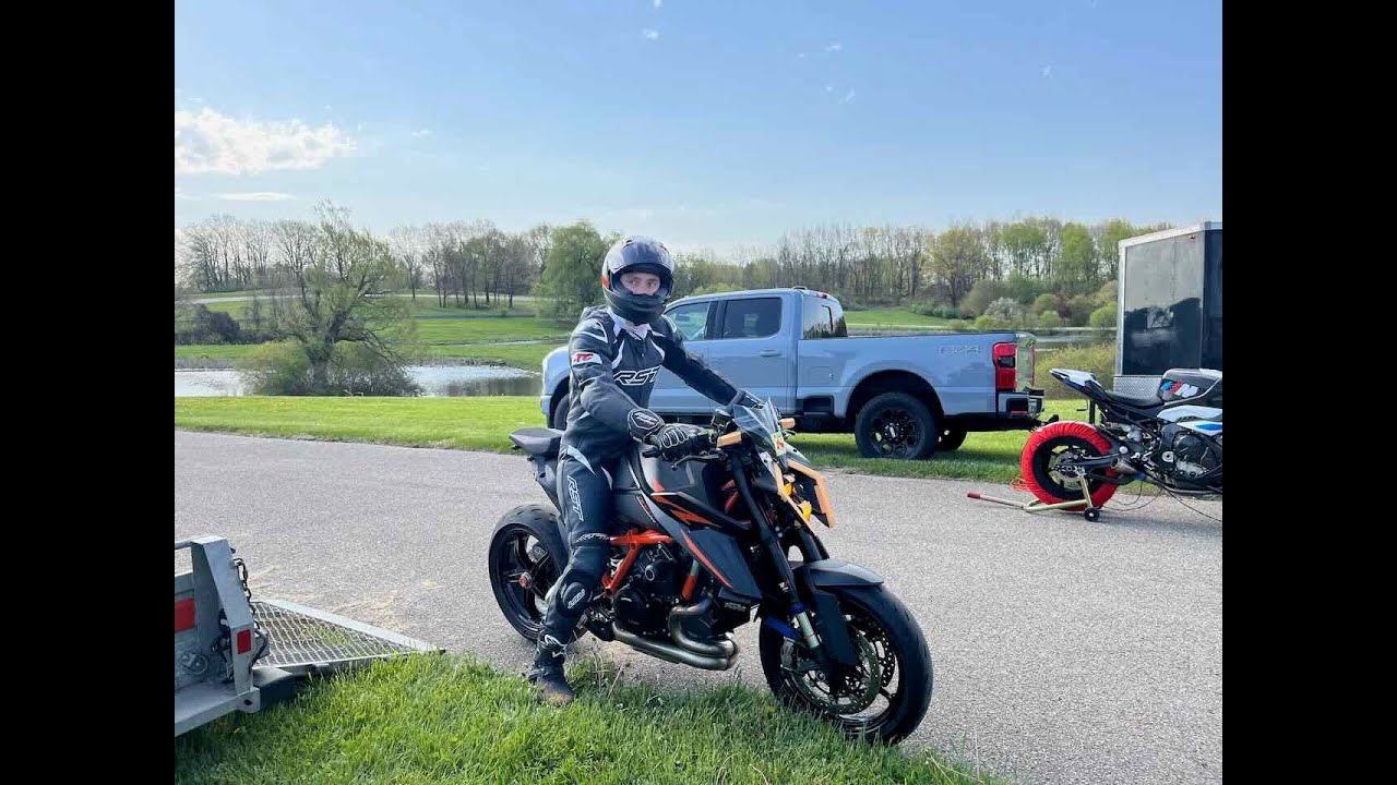 KTM 1390 SuperDuke R EVO at Grattan Raceway - YouTube