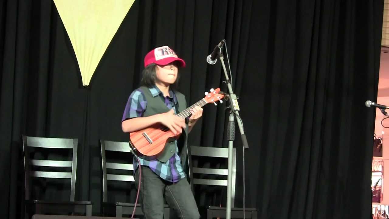 (Kalei Gamiao) Mach 4 - RIO at DFS Ukulele Day 2012 in Waikiki - YouTube