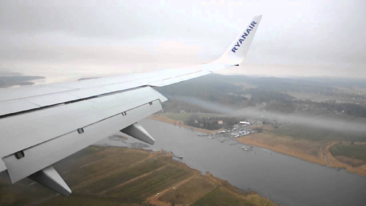 Bumpy landing in Gothenburg with one of Ryanairs newest planes. 2012-04 ...