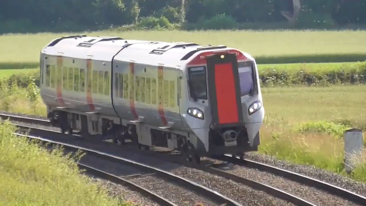 British Rail Class 197 👀🚝🚝 passing through ‼️👈🎥. @redfox111 🚝 - YouTube