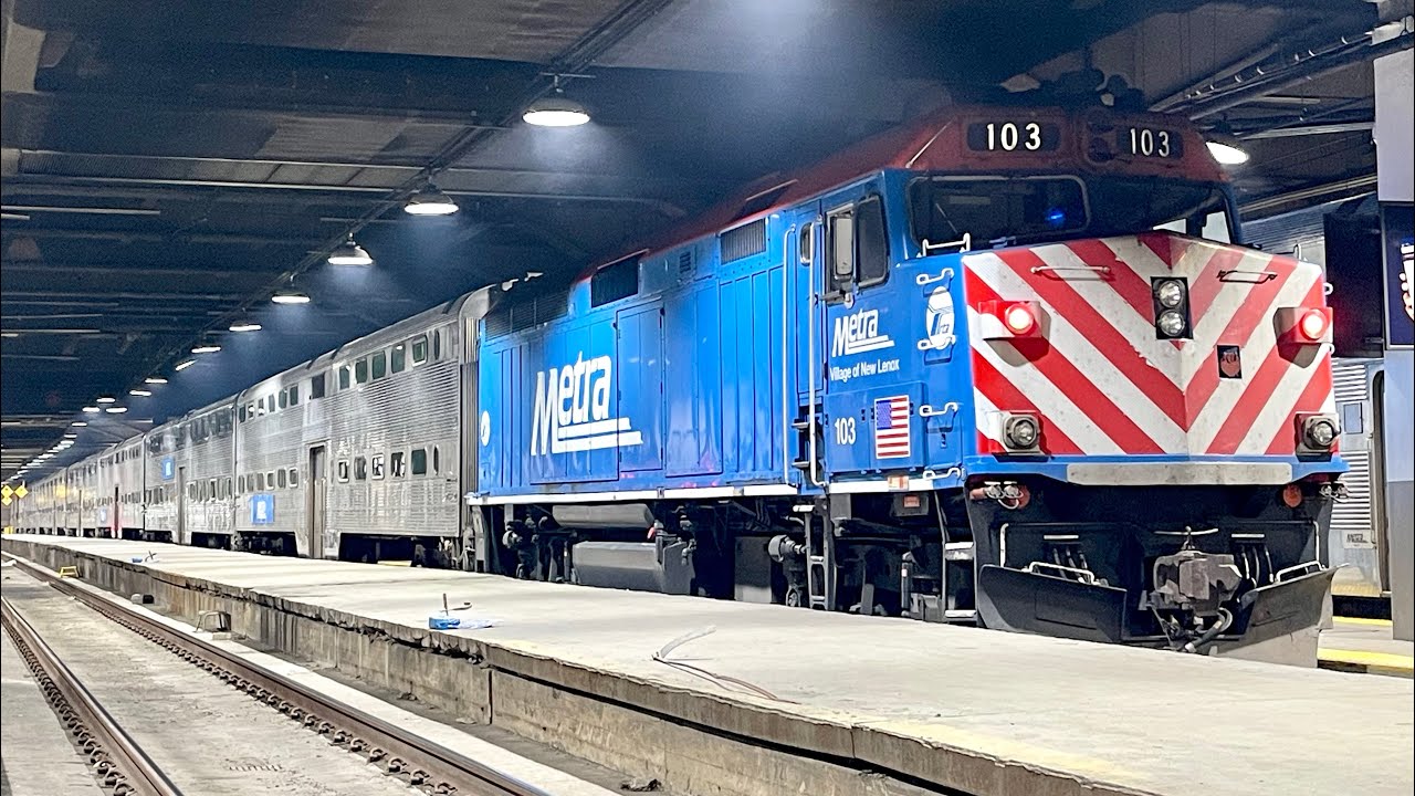 Metra 100 at Blue Island-Vermont - YouTube