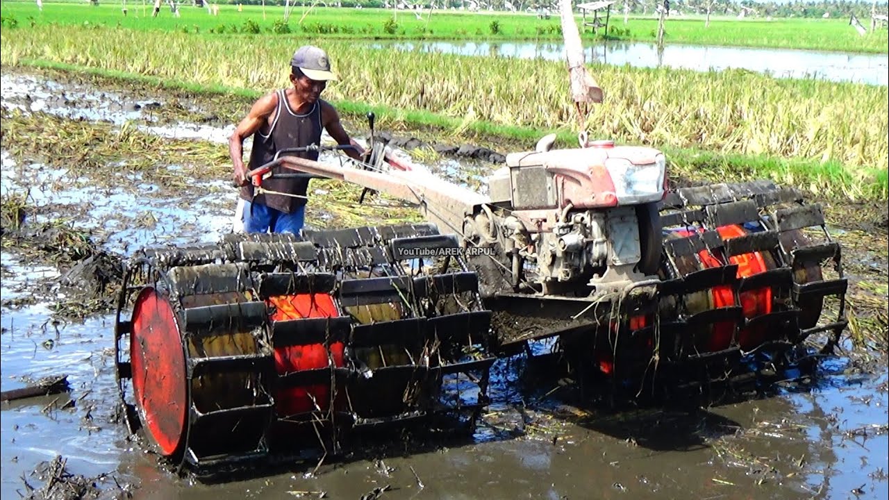 GK terima di Garu di singkal traktor sawah menggunakan roda tong - YouTube