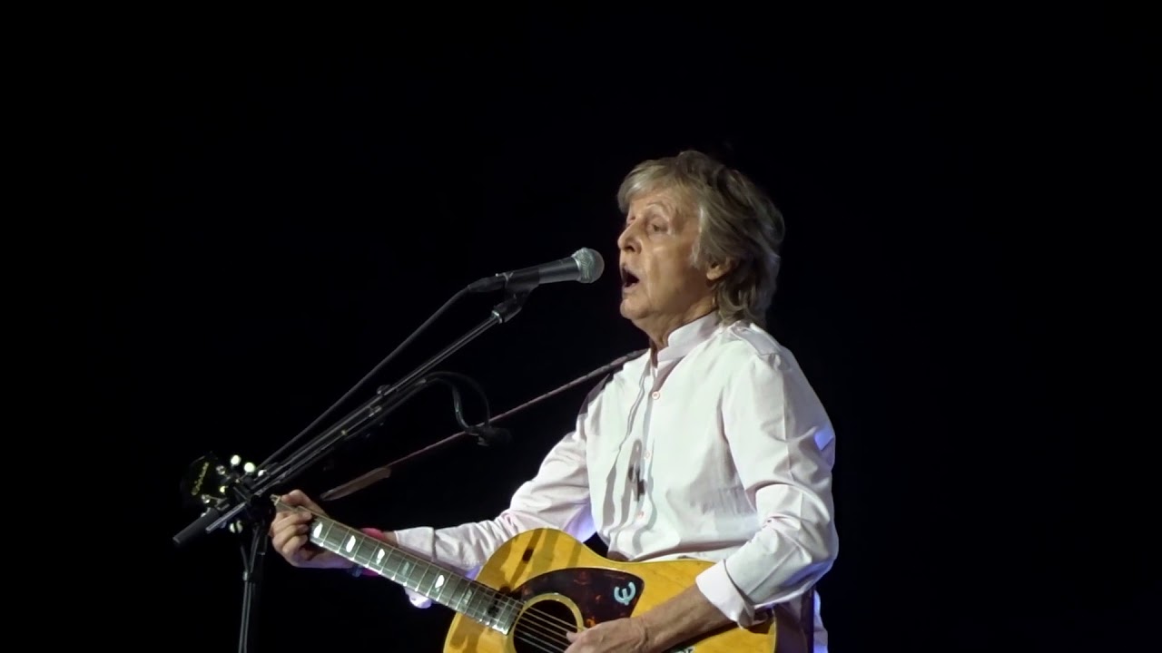 Paul McCartney Wears a Halloween Mask in Tokyo, Japan 2018 - YouTube