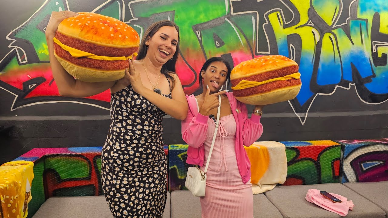 DOS CUBANAS en ESTE LUGAR!Pasamos el Día con @LenaSanchez_98. Nuestro ...