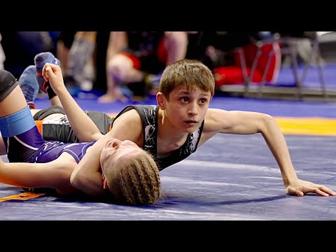 U13 Salavat Kaysarov (BEL) vs Oiva Alanen (FIN) 32kg. Freestyle boys youth wrestling. B-cam-man