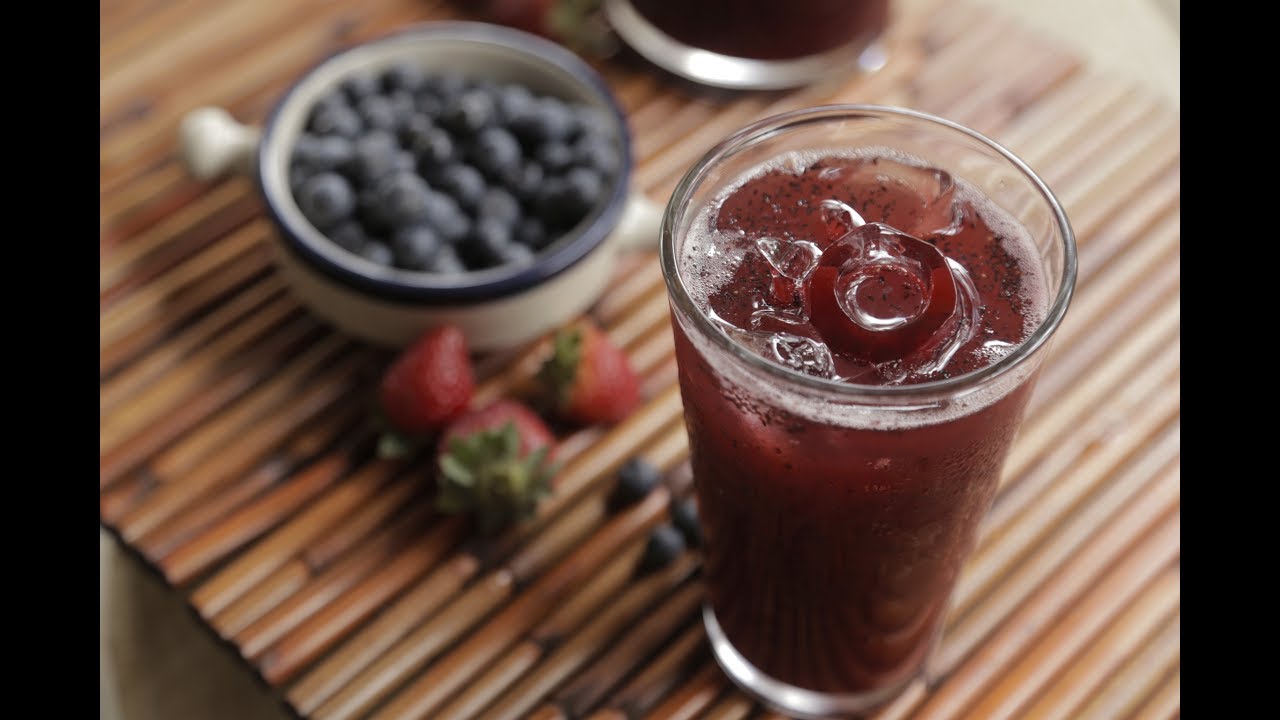 Agua fresca de mora azul con fresas - YouTube
