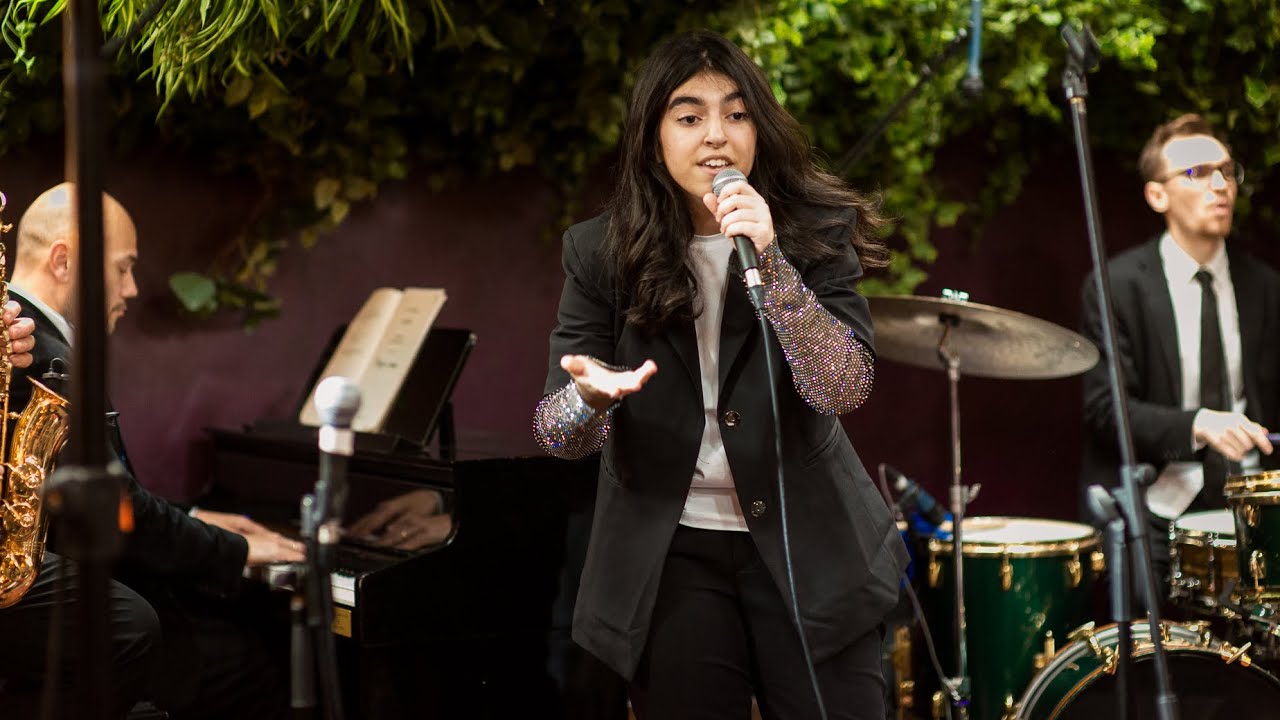 13 years old Gabriela performs Mr. Paganini (You will have to swing it ...