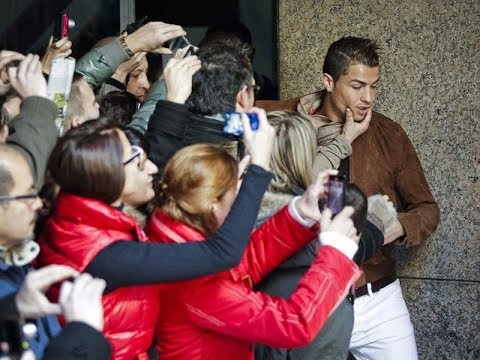 Veja o que acontece quando Cristiano Ronaldo sai para tomar um chazinho