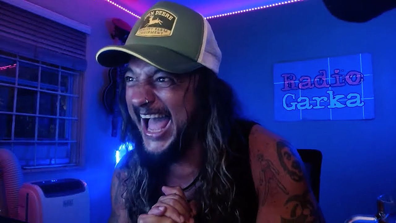 EL BANANERO nos cuenta una ANECDOTA con SU NOVIA 😆🤣 - YouTube