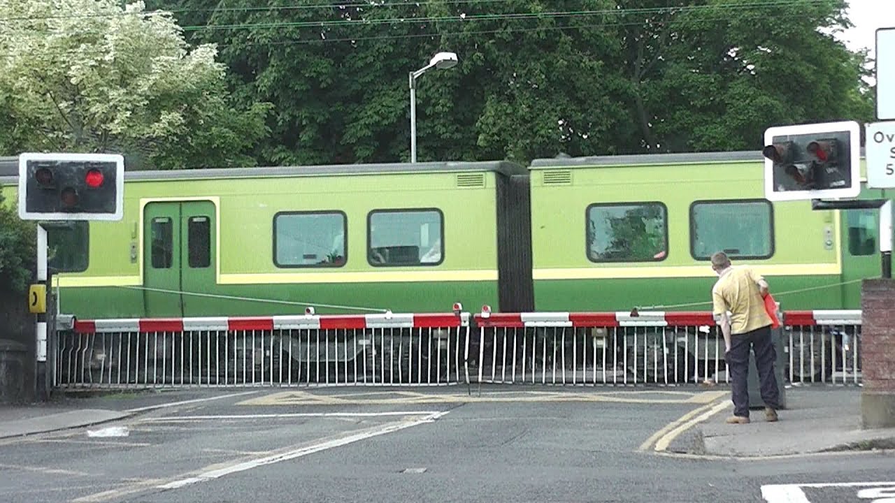 Level Crossing at Sandymount, Dublin - IE 8520 Class Dart Train - YouTube