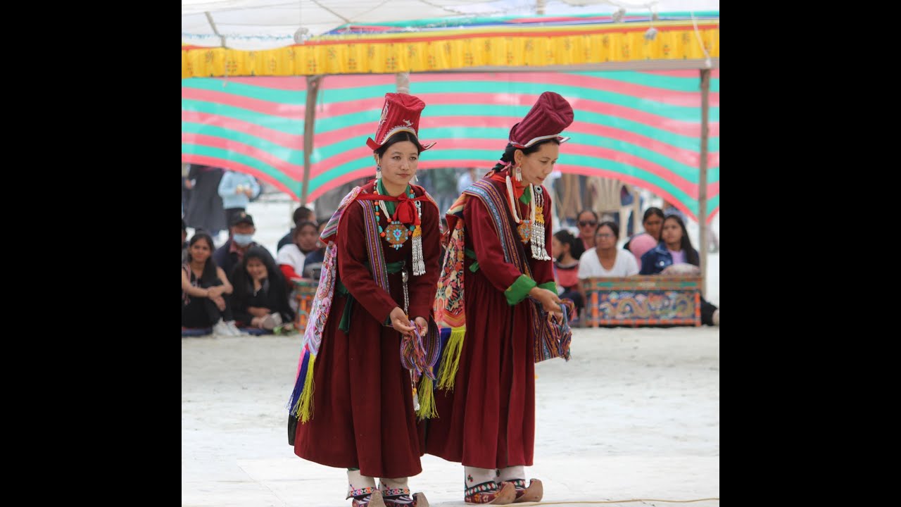 གོས་ཆེན་རྩེས། Koshen Dance - YouTube