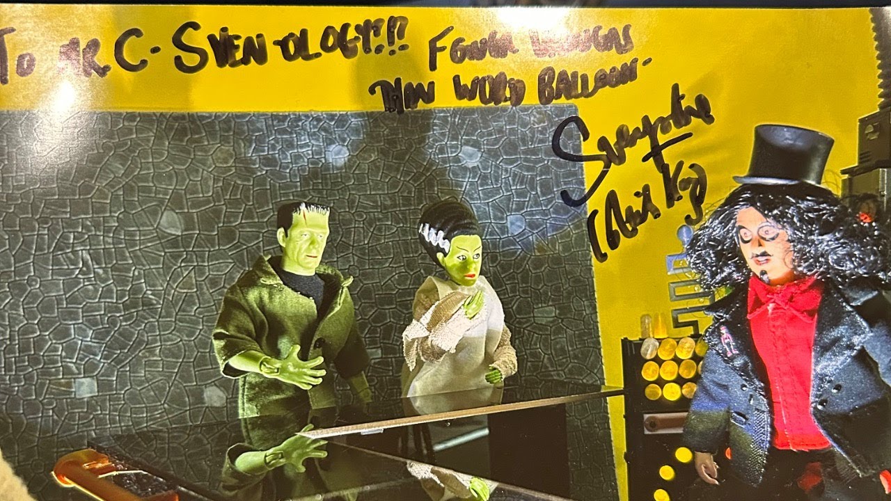 C2E2 2025, Friday Review, Saturday Preview - YouTube