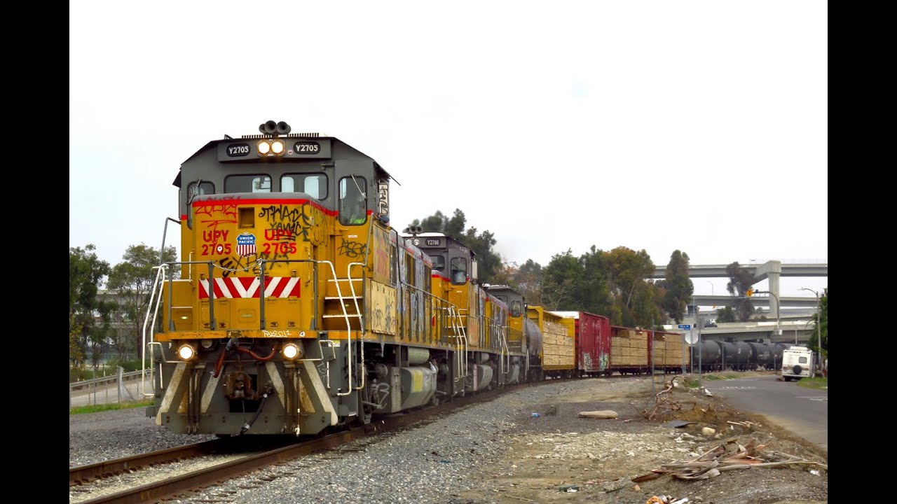 Union Pacific Torrance Switcher & Wig Wag Railroad Crossing - 4K - YouTube