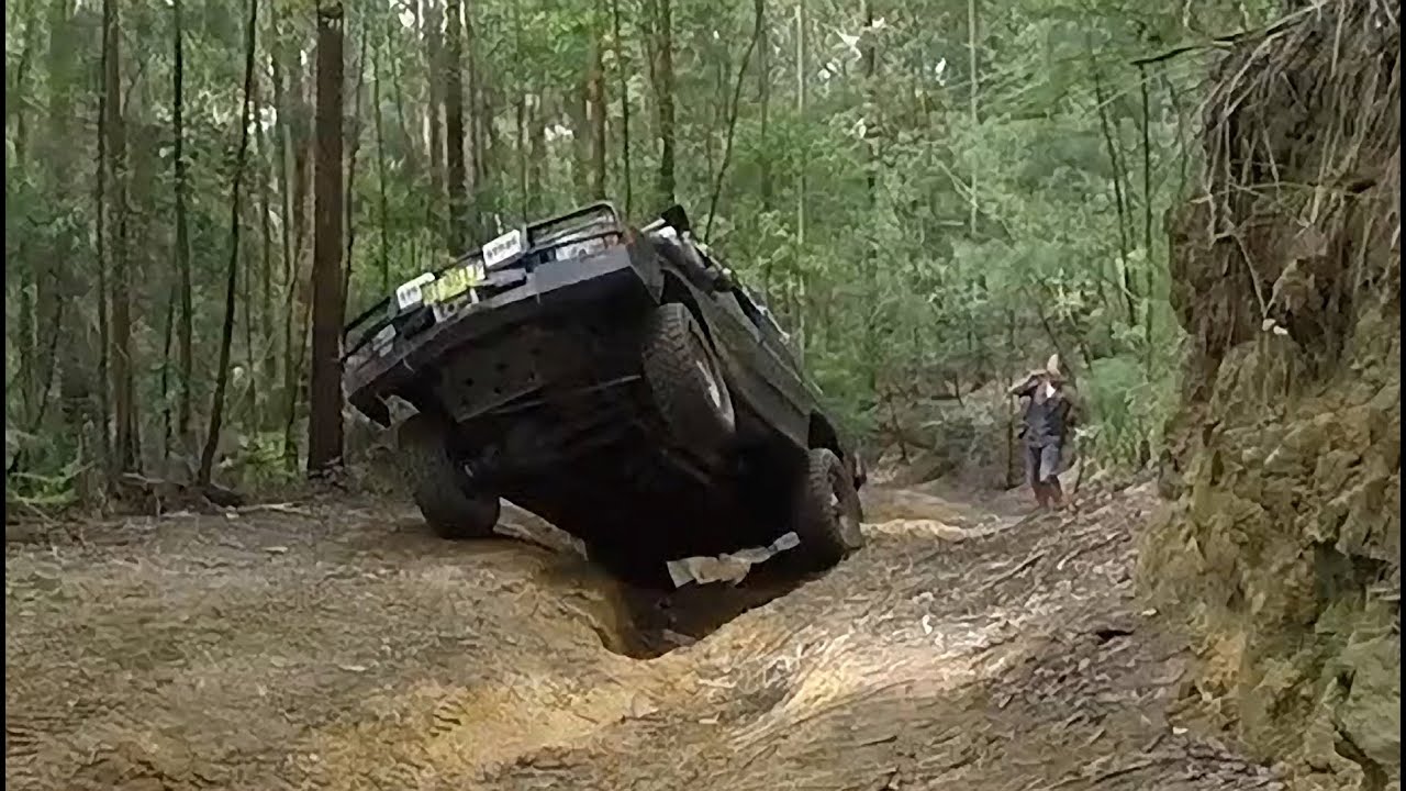 Extreme 4wd - 4x4 in the Watagans - Farrells 3, Wave Rock 21.2.15 - YouTube
