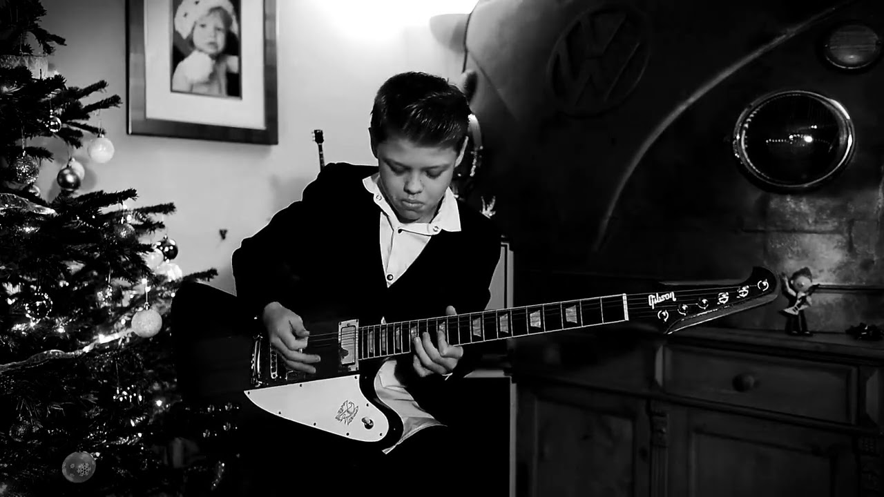 TOBY LEE - AULD LANG SYNE - YouTube