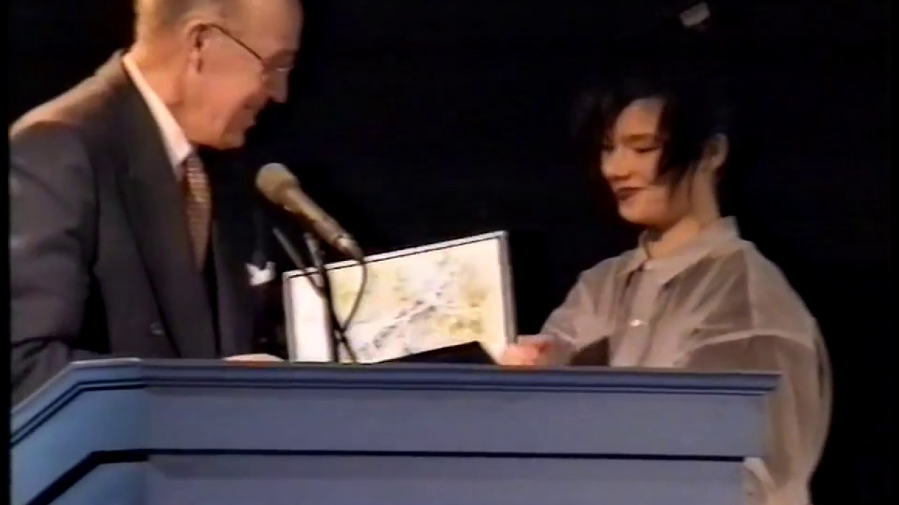 Björk wins Nordic Council Music Prize (1997) + Hyperballad live snippet ...