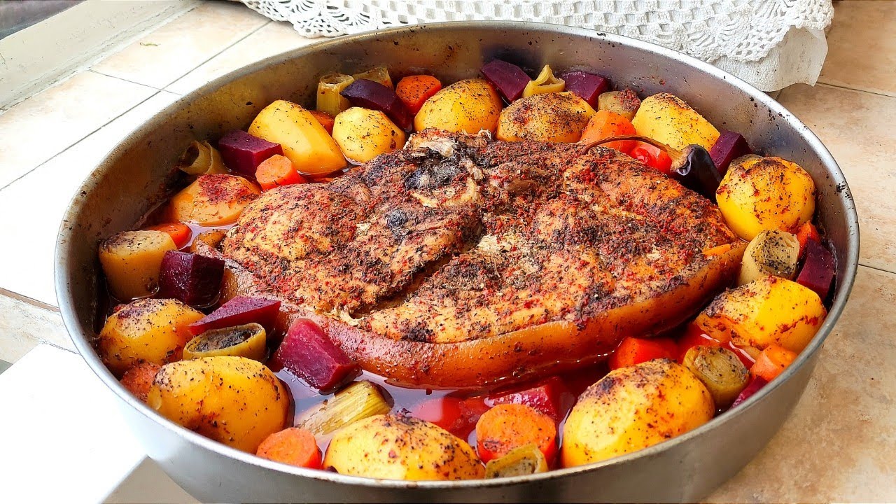 Свинско месо със зеленчуци полска рецепта Печено на фурна и задушено под Ал фолио Много