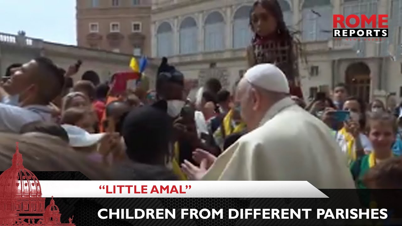 Pope Francis meets giant refugee puppet - YouTube