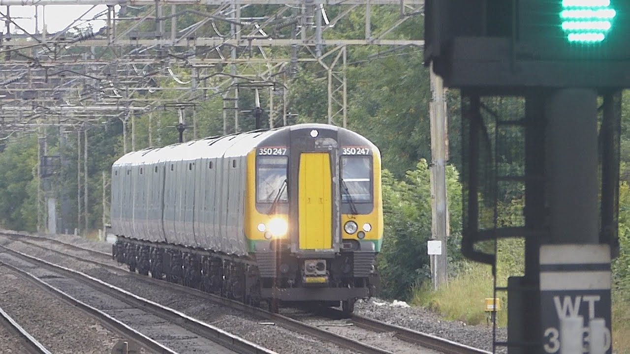 Double LNWR Class 350 passes Kings Langley (30/8/23) - YouTube