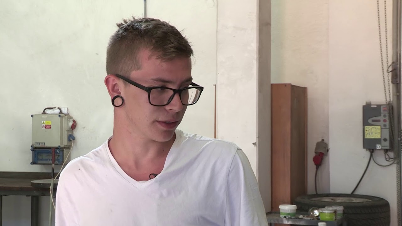 Laureát ceny České ručičky 2019, obor karosář. David Mottl. - YouTube