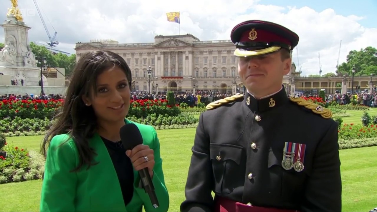 Fainting on the Queen's Birthday Parade - YouTube