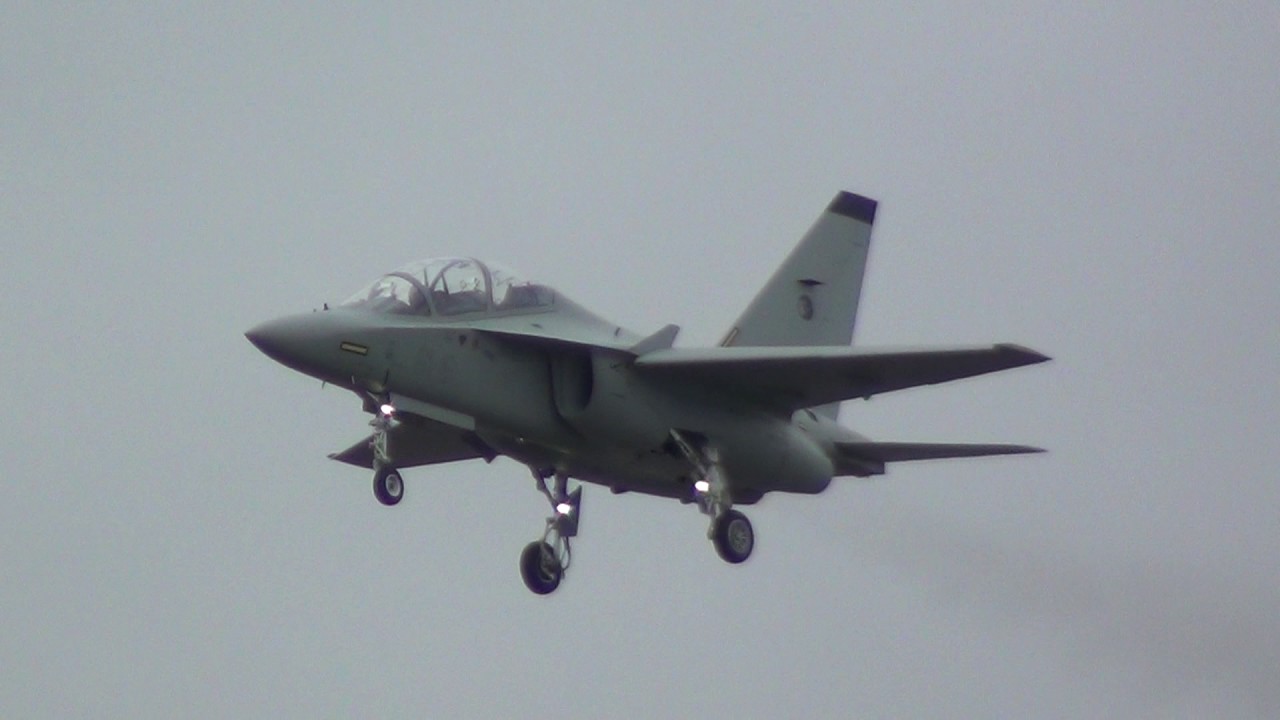 Italian Air Force M-364 Solo Display @ RIAT Fairford 16-07-2017 - YouTube