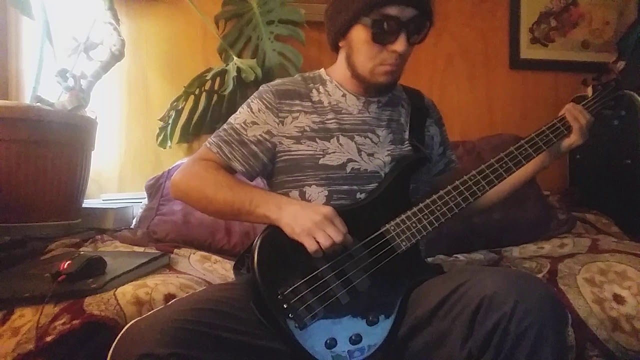 Eyes without a face Bassline - YouTube