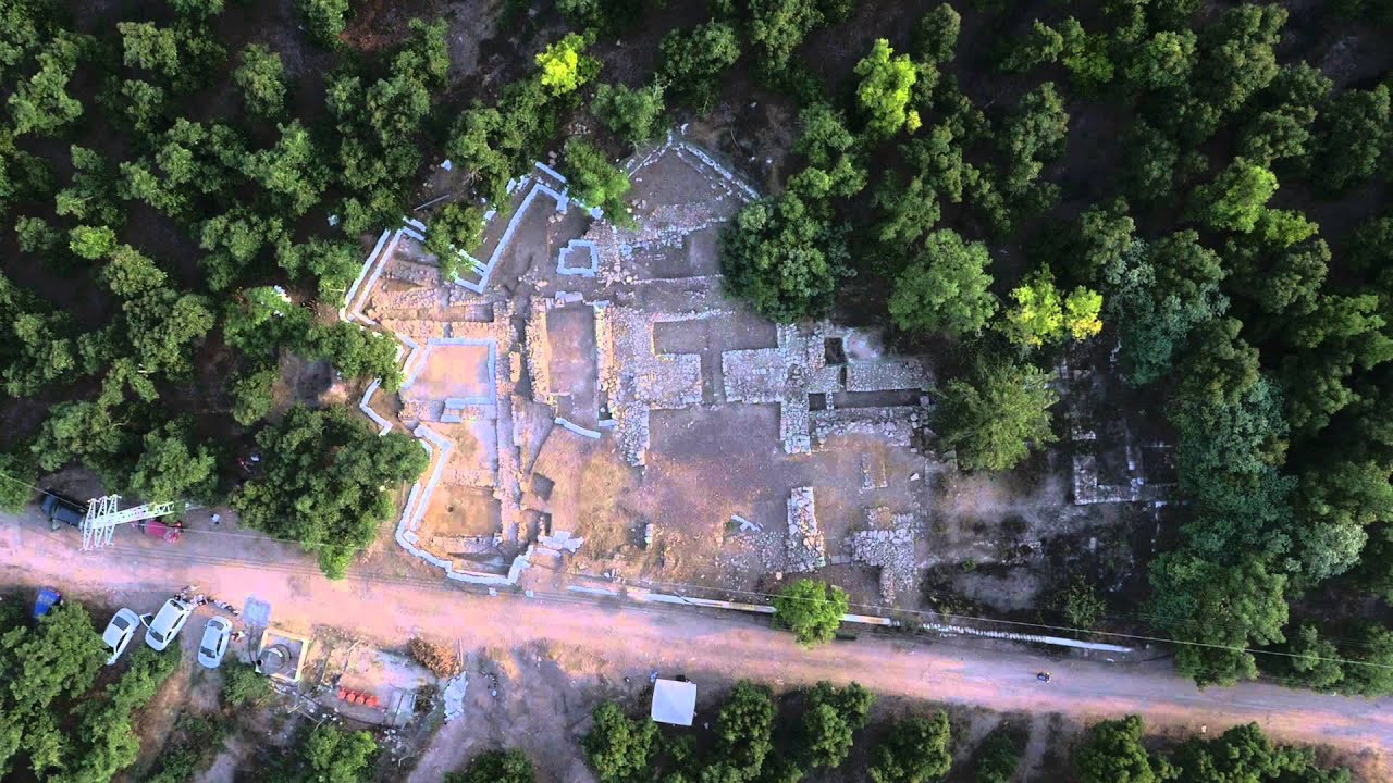 Brief aerial video of Tel Kabri, 2015 - YouTube