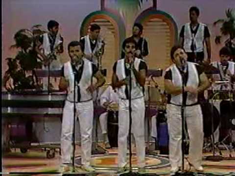 Orquesta La Terrifica Cojelo Mama Merengue - YouTube