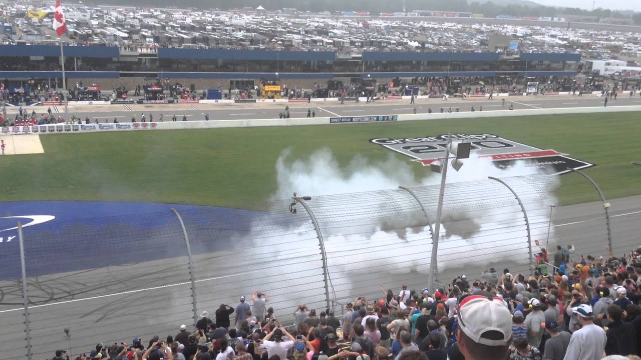 Kyle Busch Michigan 2015 Xfinity burnout. - YouTube