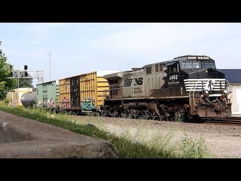 NS 4002 leads NS 12Q at CP379 in Kendallville Indiana - YouTube