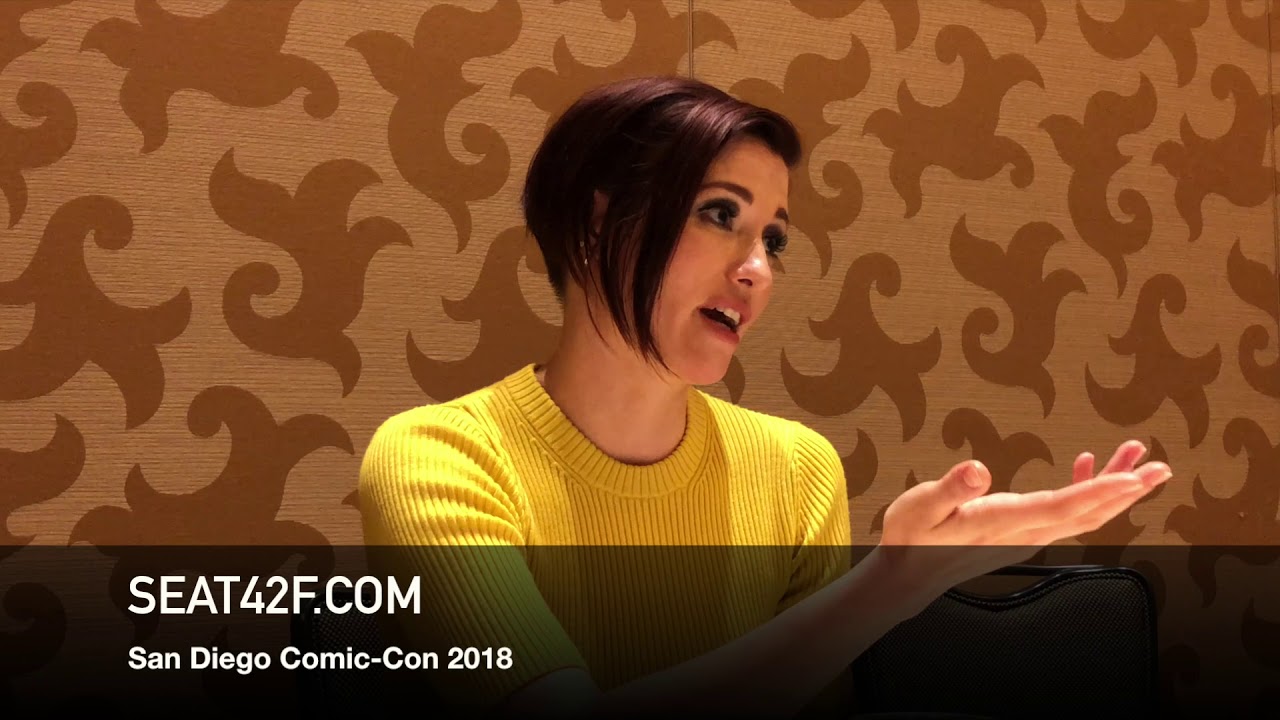 Chyler Leigh SUPERGIRL Comic Con 2018 Interview - YouTube