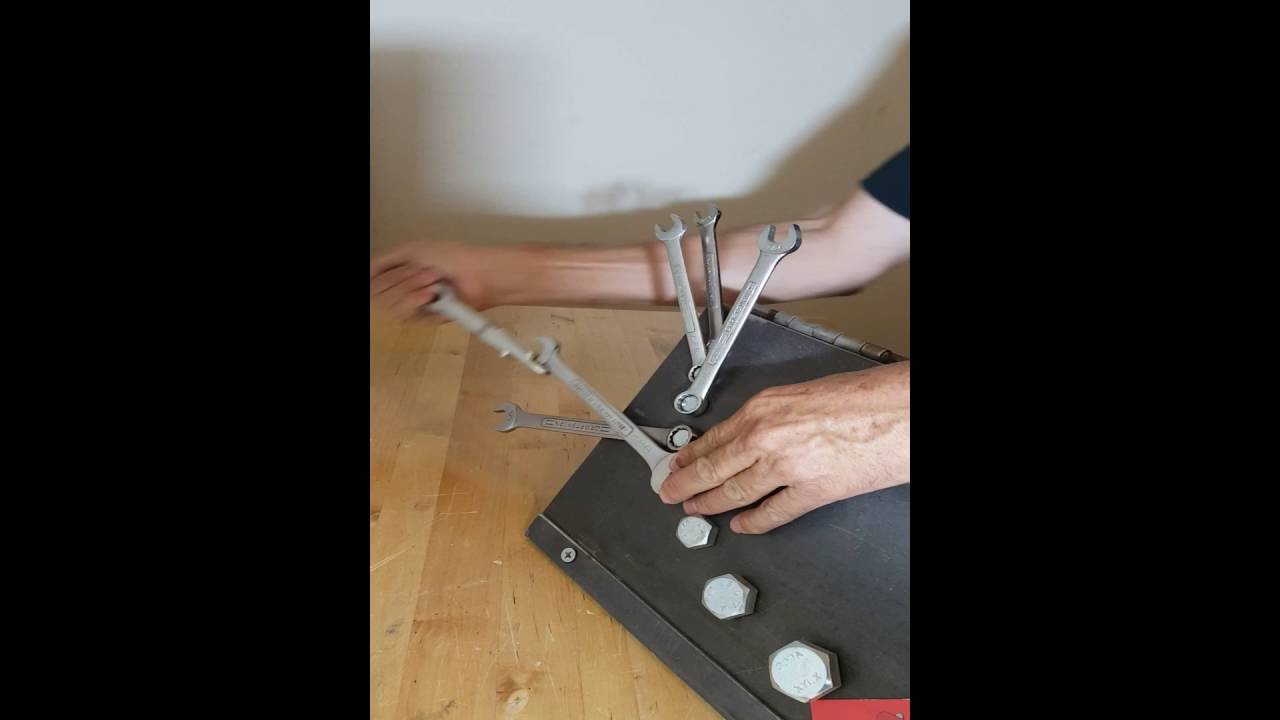 Double-Wrenching vs KNUCKLEBUDDY® - YouTube