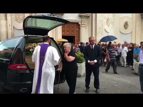 Funerale Ugo Cola - YouTube