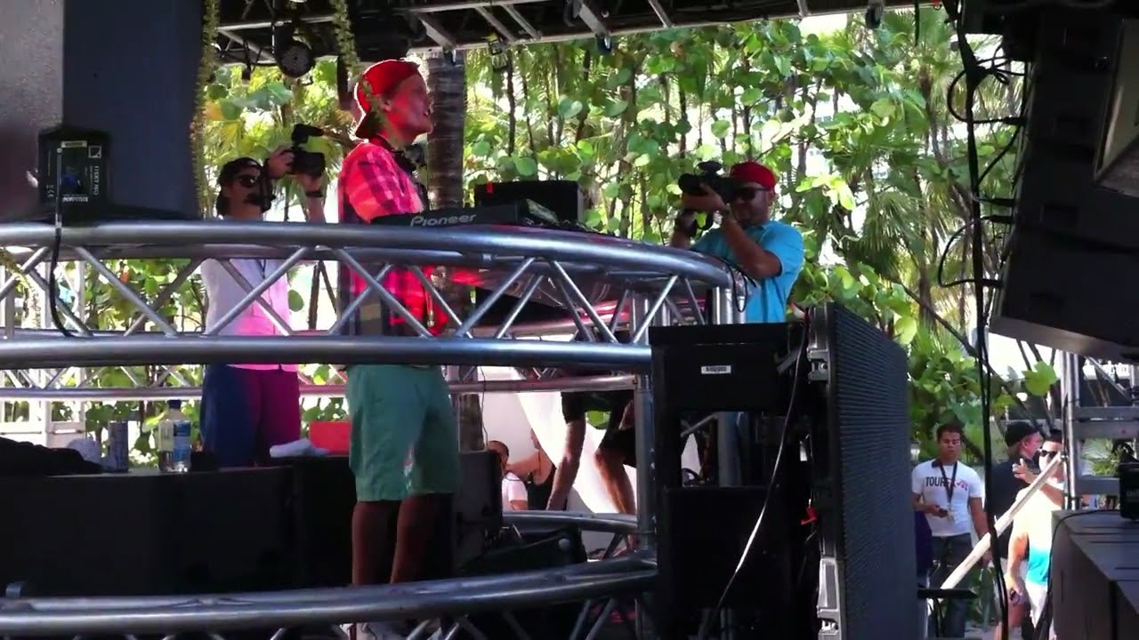 Avicii vs. Lenny Kravitz - Superlove [Premiere @ I ♥ Avicii Pool Party ...