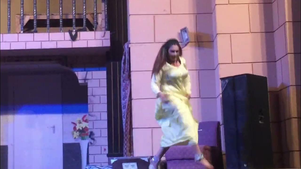 Full sexy mujra dance Fareeha khan in fsd - YouTube