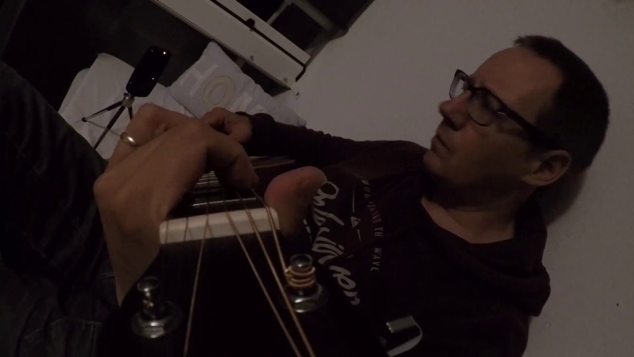 Odotus (Apulanta fingerstyle cover) - YouTube