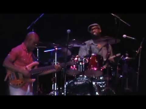 Spyro Gyra - Scott Ambush Bass solo. - YouTube
