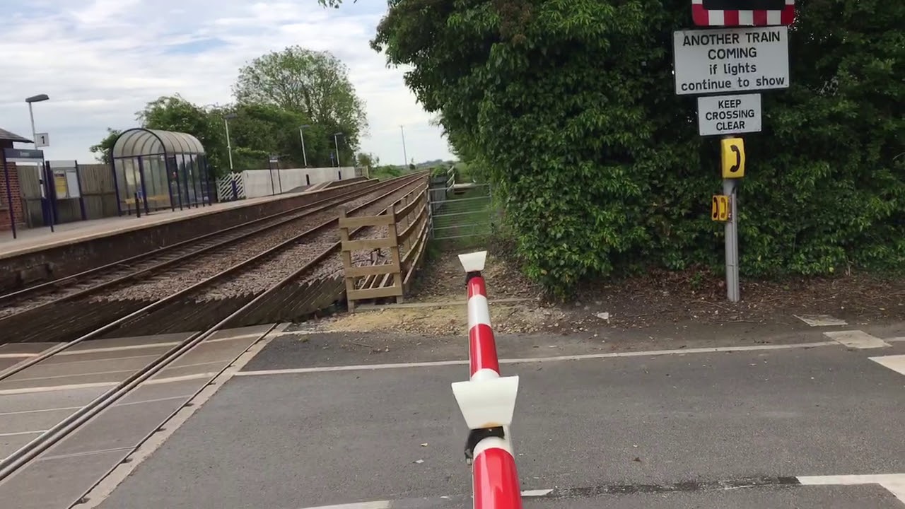 Arram Station Level Crossing (ER.Yorkshire) Sunday 02.06.2019 - YouTube