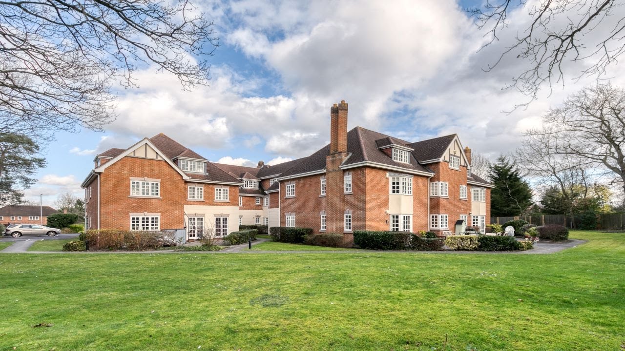 Courtney Place, Binfield - Property Tour - YouTube