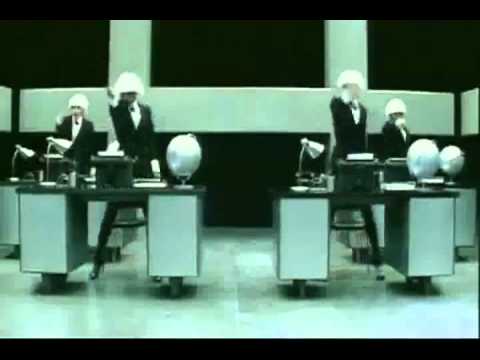 Ciara dançando a musica das Meninas do Funk - explode a boneca no chão (virou febre)