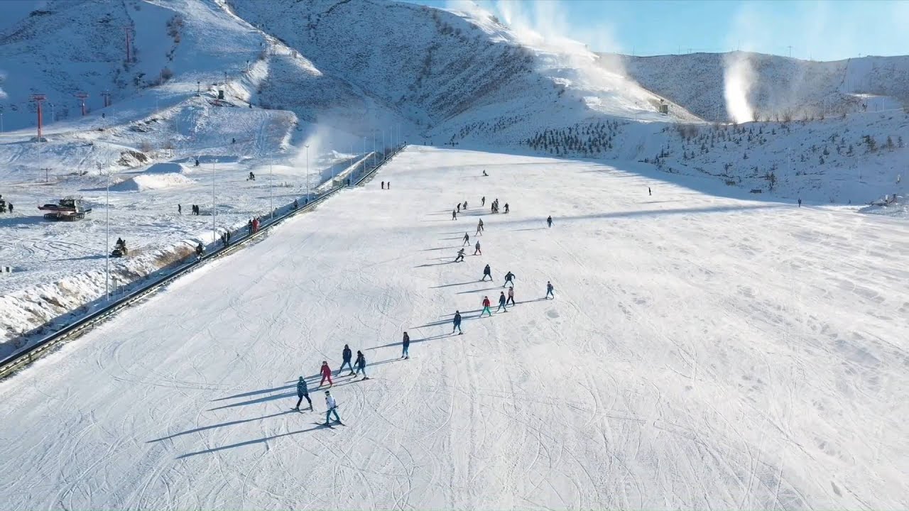 GLOBALink | Schools in Xinjiang's Altay City move skiing lessons to ski ...