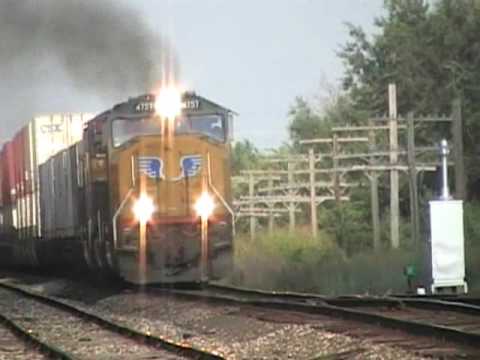 UP 4757 West on the BNSF with CSX Intermodel - YouTube