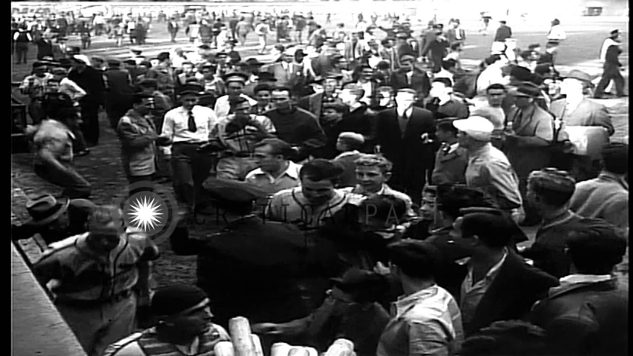 Full house stadium for a baseball game between the St. Louis Cardinals ...