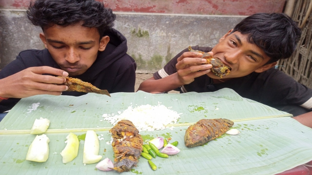 1 kg fresh koi fish cooking and eating show||Bengali style fish fry ...