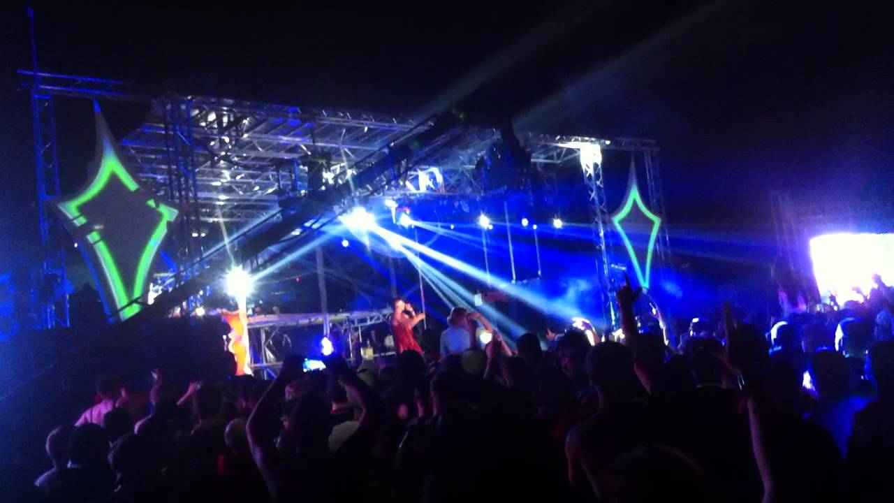 MGK - Lead You On, The Return & Invincible live at EST Fest 2014 - YouTube