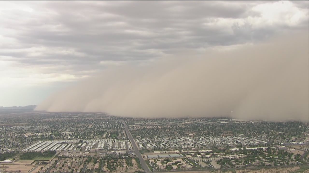 Aerial shot of a Haboob moving into Phoenix - YouTube