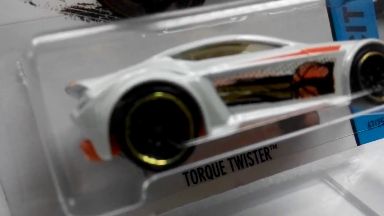 TORQUE TWISTER - Hot Wheels 2015 - HW CITY 67/250 - YouTube