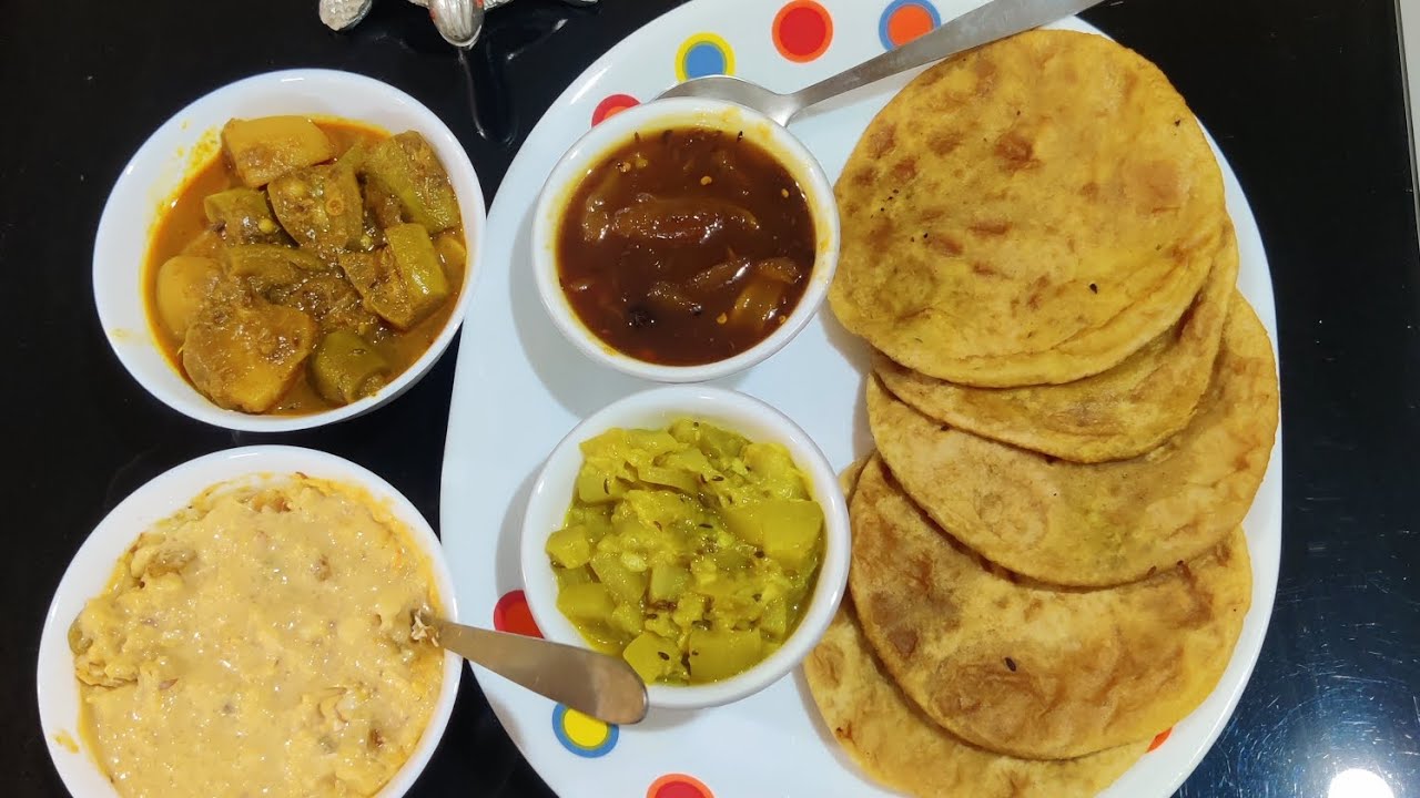 Daal bhari poori (bahut hi swadisht).. Hamari rasoi se @Nilima prasad ...
