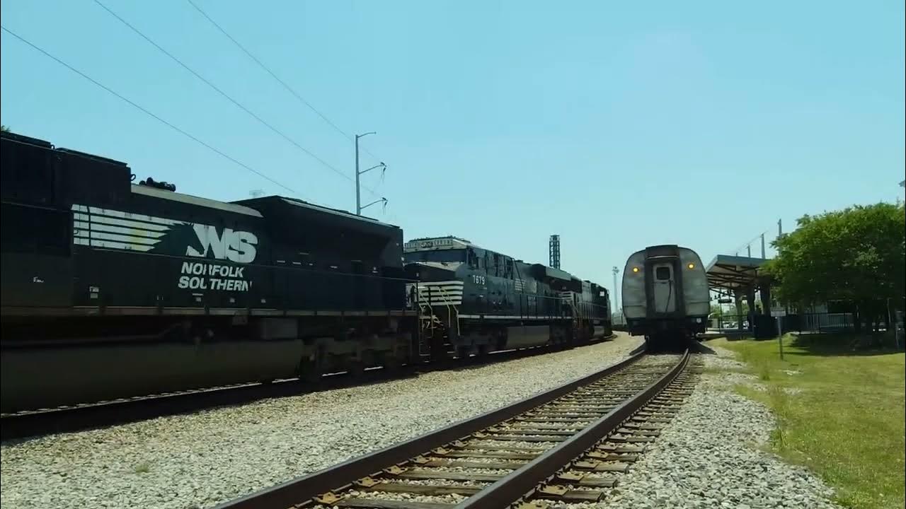 NS LIGHT POWER MOVE heads Eastbound into Lamberts Point Coal Terminals in Norfolk - YouTube